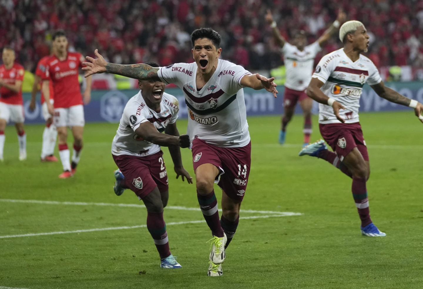 Fluminense beats Internacional to reach final