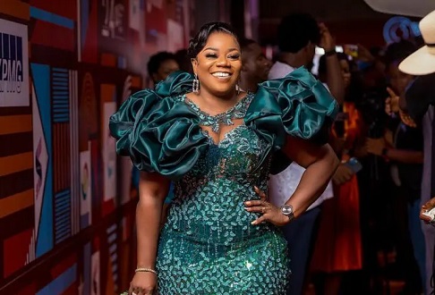 Piesie Esther to female musicians
