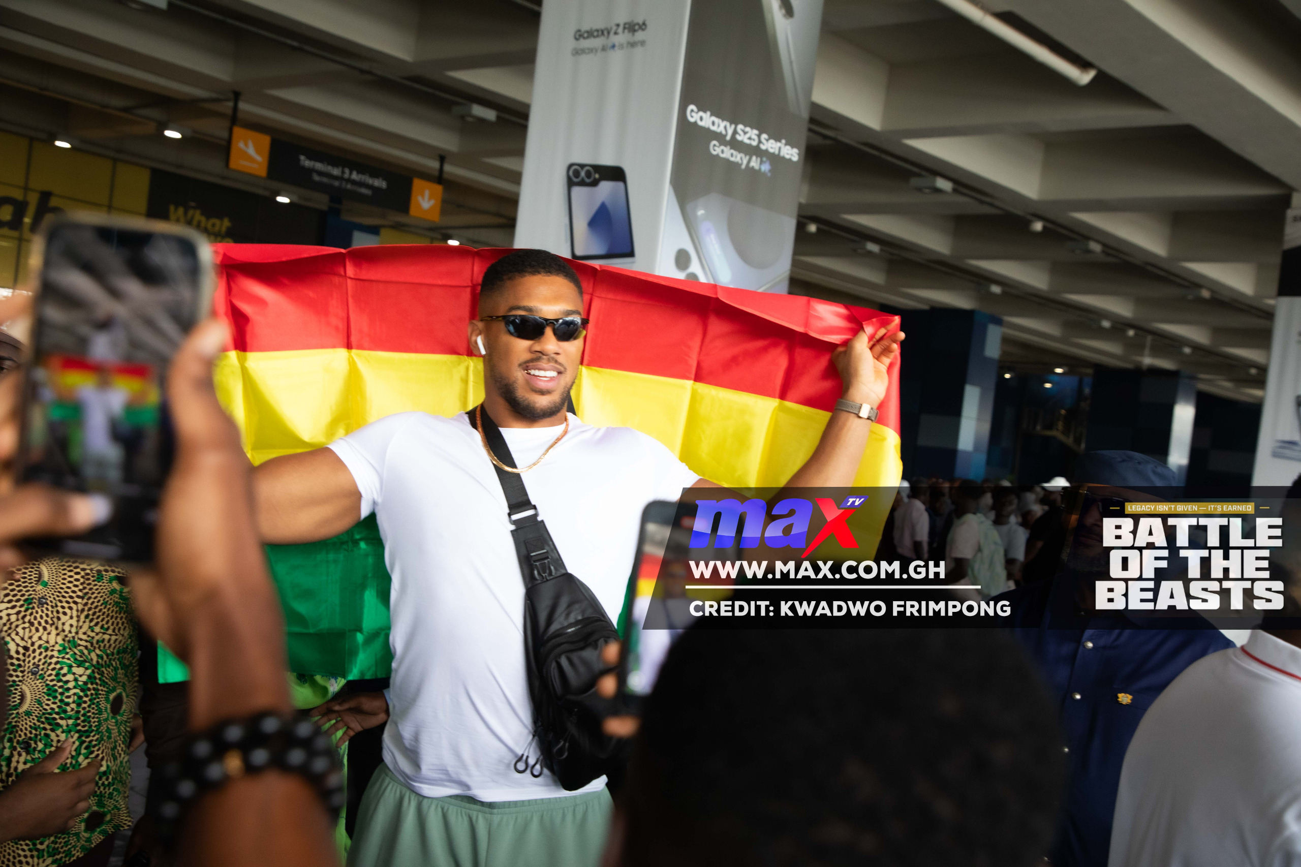 PHOTO STORY: Anthony Joshua Meets Mahama » Max TV